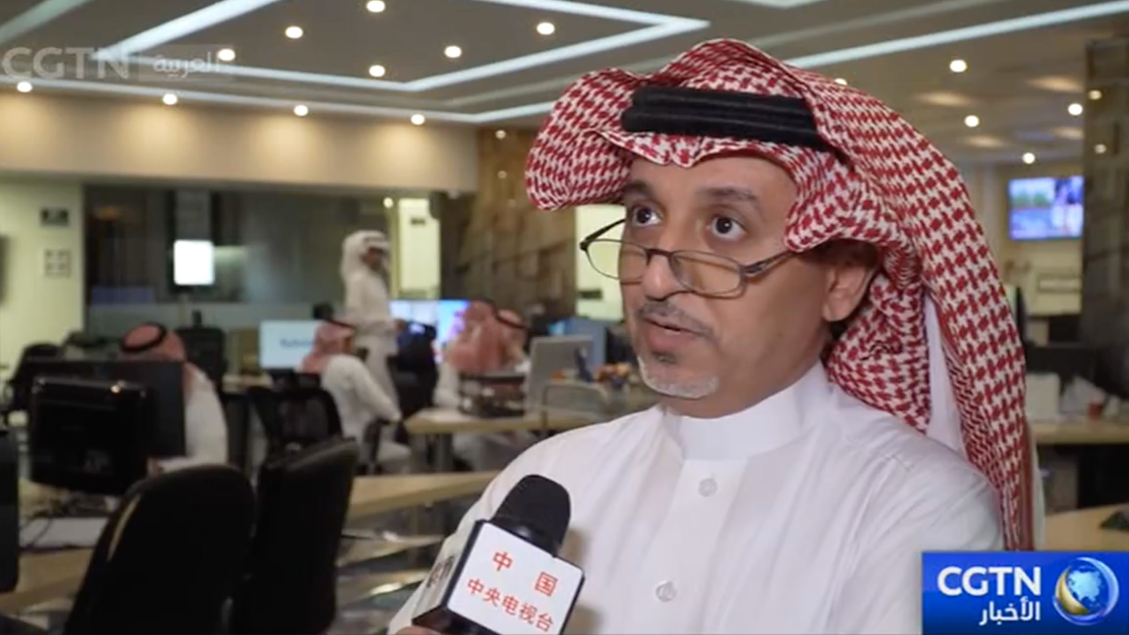 مديرا هيئة الإذاعة والتلفزيون السعودية مسلسل قلبا لقلب ويدا بيد يعزز